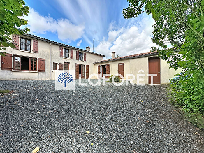 Maison 7 pièces à vendre - Saint-Hilaire-de-Voust