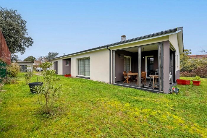 Maison à vendre - Ambarès-et-Lagrave, Centre-ville, Lagrave, Les Erables, Chêne Vert - 5 pièces - 4 chambres