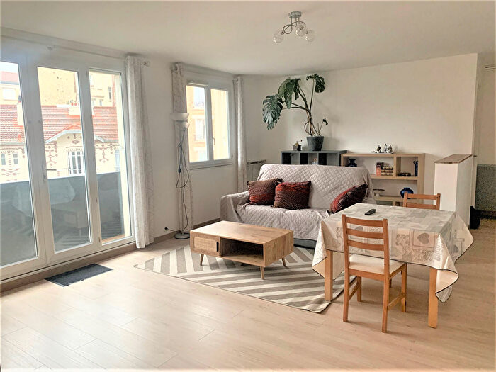 Appartement à vendre - Courbevoie, Marceau République - 4 pièces - 3 chambres