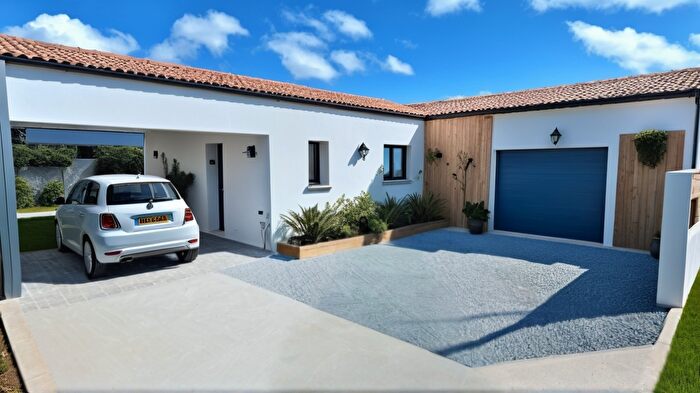 Maison à vendre - Salles-sur-Mer - 6 pièces - 4 chambres