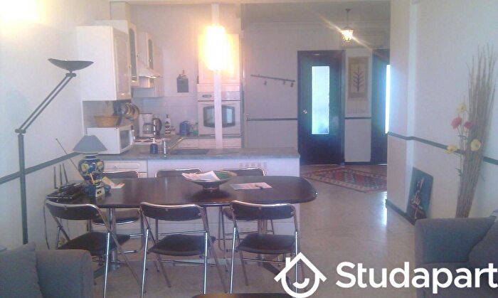 Appartement à louer - Pont du Lys-Antibes les Pins - 1 pièce - 3 chambres