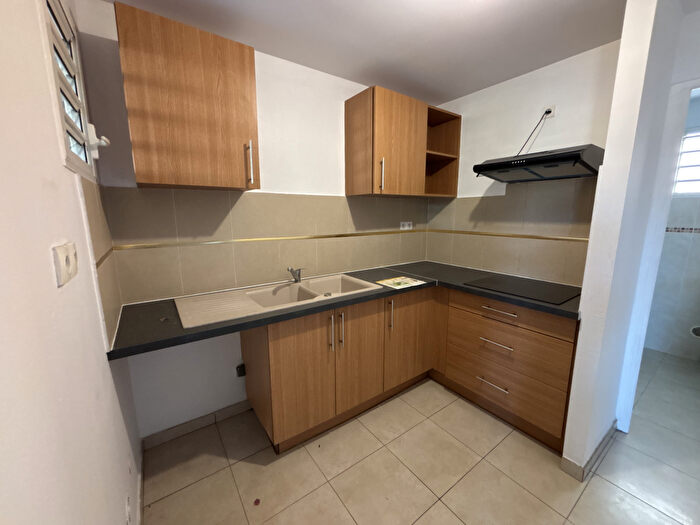 Appartement à louer - Saint-Pierre, Basse Terre les Bas, Basse Terre les Hauts, Les Casernes - 4 pièces - 3 chambres