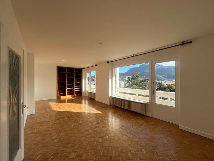 Appartement à louer - Centre Ville, Chambéry - 4 pièces - 2 chambres