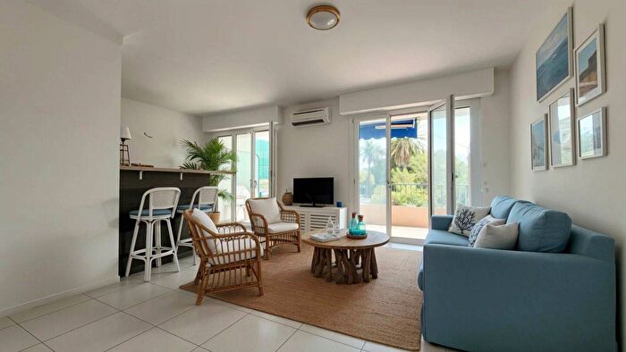 Appartement à louer - Croix des Gardes, Cannes - 1 pièce