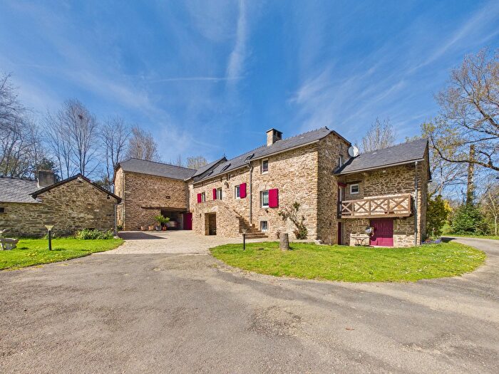 Maison à vendre - La Salvetat-Peyralès - 7 pièces - 3 chambres