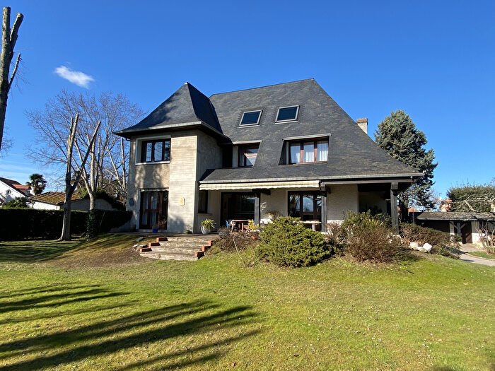 Maison à vendre - Séméac - 9 pièces - 5 chambres