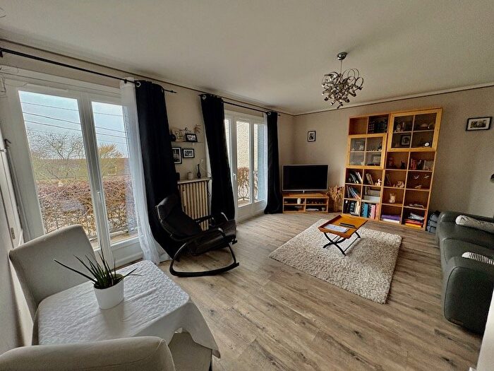 Maison à vendre - Buc - 6 pièces - 4 chambres