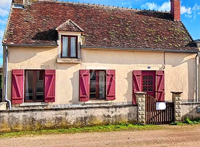 Maison à vendre - Ainay-le-Château - 7 pièces - 4 chambres