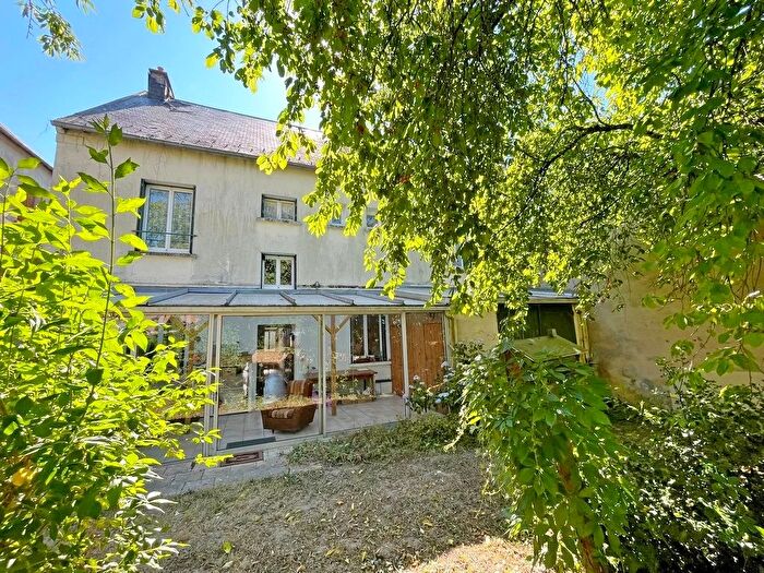 Montsauche-les-Settons : Maison 10 pièces à vendre