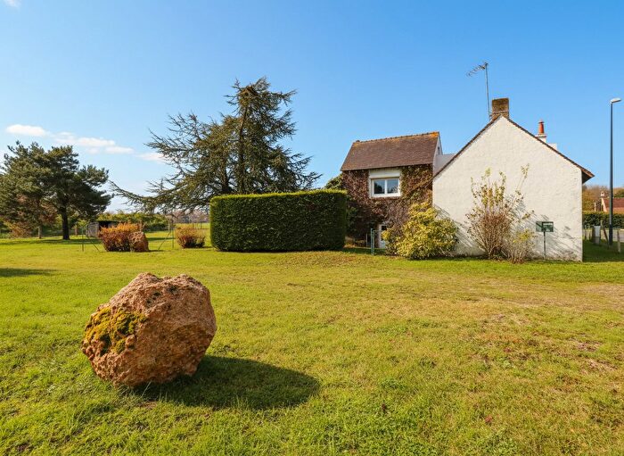 Maison à vendre - Dampierre-en-Burly - 2 pièces - 1 chambre