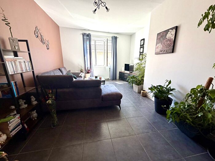 Centre Ouest, Sainte-Sigolène : Appartement 4 pièces à louer