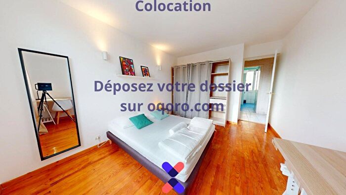 Appartement à louer - Le Bachut, Lyon ème arrondissement - 4 pièces - 3 chambres