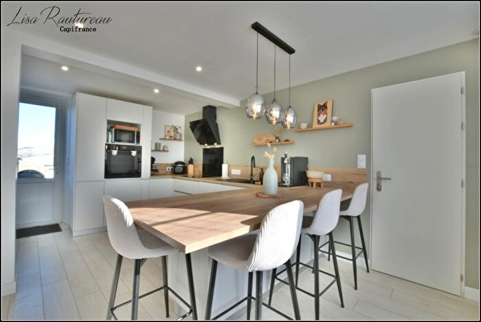 Maison à vendre - Saint-Hilaire-de-Loulay - 6 pièces - 3 chambres