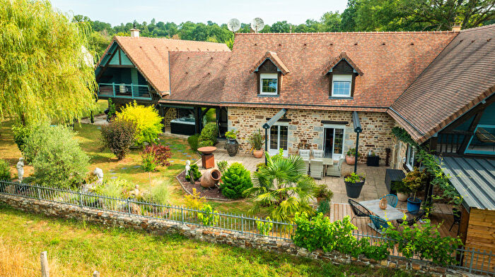 Maison 10 pièces à Champsecret, à vendre