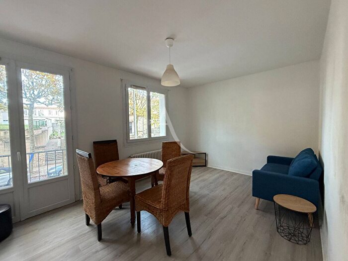 Appartement à louer - Centre, Saintes - 2 pièces - 1 chambre