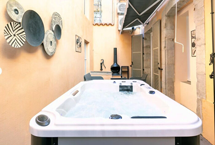 Appartement à vendre - Toulon, Place dArmes - 3 pièces - 2 chambres