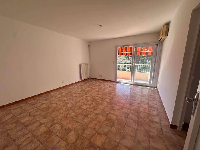 Appartement 2 pièces à La Gare, Hyères, à louer
