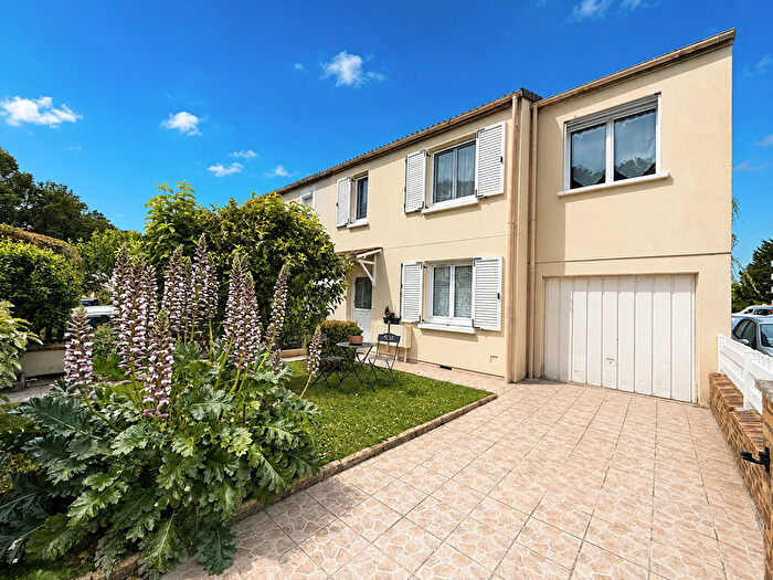 Maison 6 pièces à Magny-les-Hameaux, à vendre