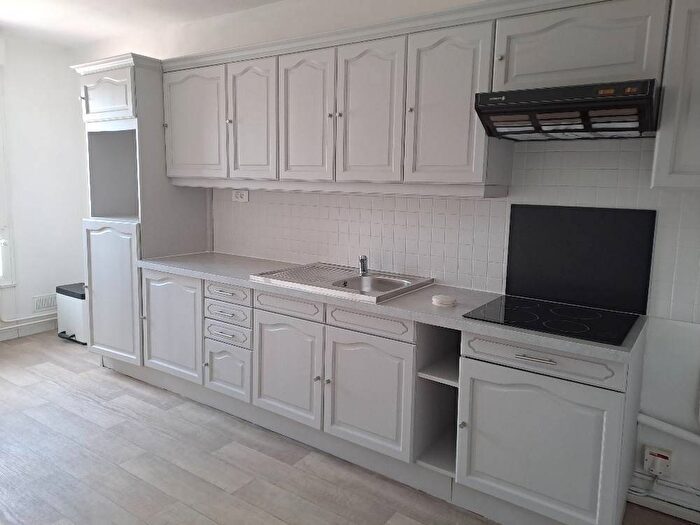 Appartement à louer - Crusem-Cité Emile Huchet, Saint-Avold - 3 pièces - 2 chambres