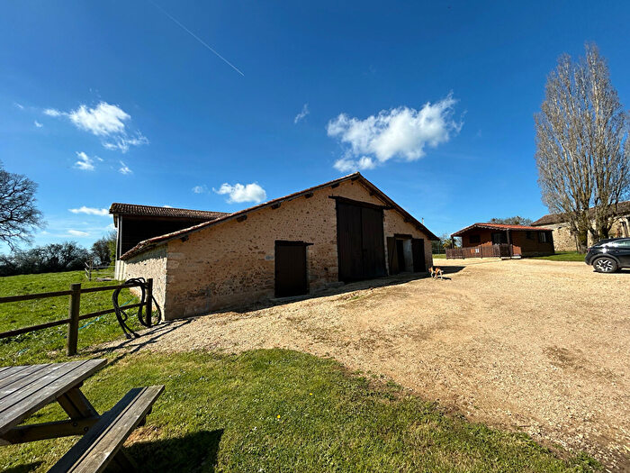 Maison à vendre - Sanxay - 4 pièces - 3 chambres