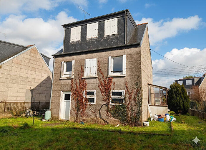 Maison à vendre - Guingamp - 5 pièces - 4 chambres