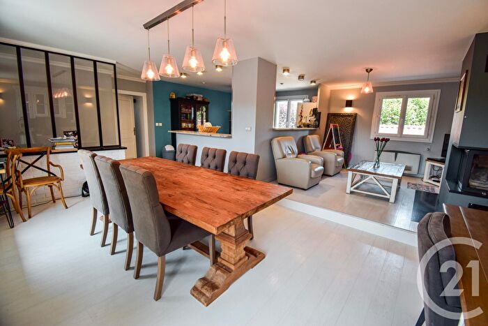 Maison 9 pièces à Misérieux, à vendre