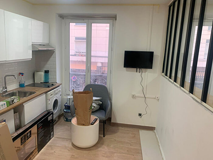 Appartement à louer - Paris e , Barbès, Château Rouge - 1 pièce