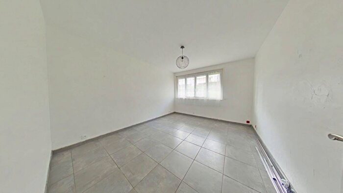 Appartement à louer - Saint-Genest-Lerpt - 3 pièces - 2 chambres