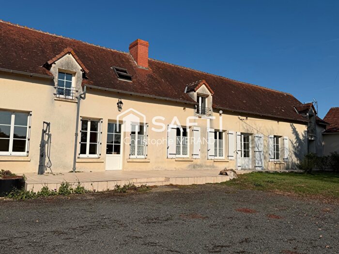 Dangé-Saint-Romain : Maison 16 pièces à vendre