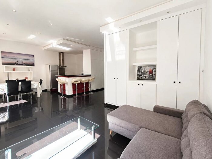 Cannes, Prado, République - Appartement 2 pièces à vendre