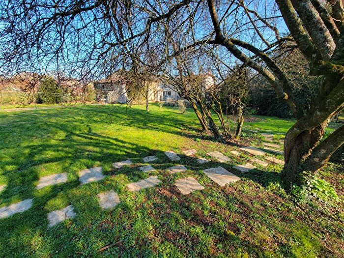 Maison à vendre - Rouillé - 8 pièces - 5 chambres