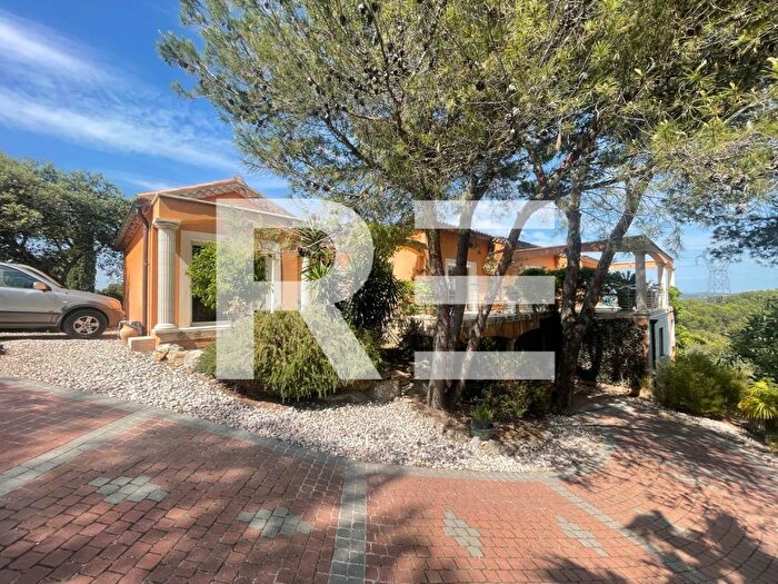 Maison à vendre - Beaucaire, Ugernum - 10 pièces - 7 chambres