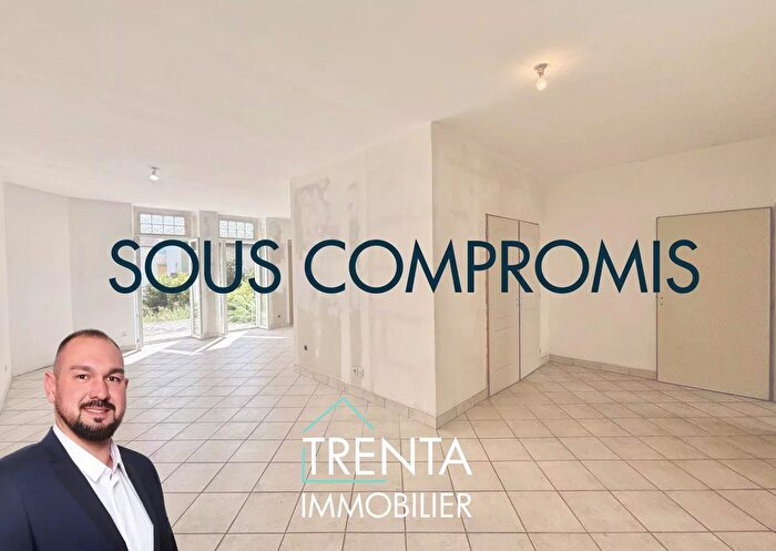 Appartement à vendre - Voiron, Centre-ville, Gare - 2 pièces - 1 chambre