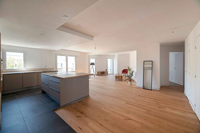 Appartement à vendre - Quartiers Centre, Saint-Hélier, Gare - 5 pièces - 4 chambres