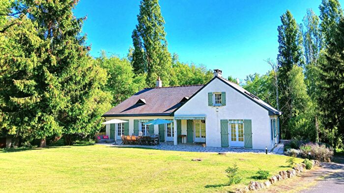 La Breille-les-Pins : Maison 7 pièces à vendre