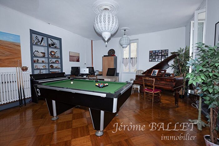 Maison 10 pièces à Carmaux, à vendre