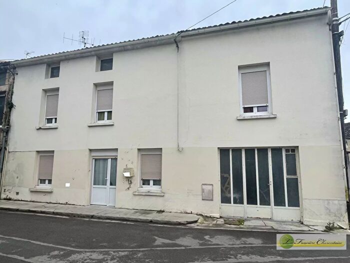 Maison à vendre - Aigre - 5 pièces - 4 chambres