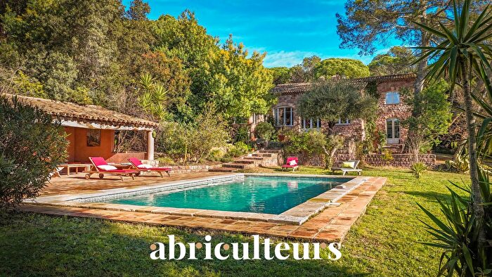 Maison à vendre - Saint-Raphaël, Valescure, Vaulongue - 8 pièces - 4 chambres