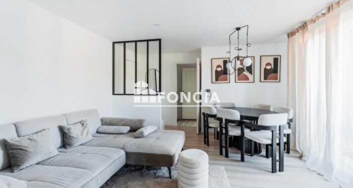 Appartement à vendre - Creutzwald, Centre-ville, Houvergaerten - 3 pièces - 2 chambres