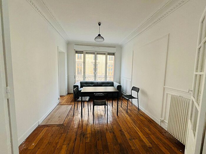 Appartement à louer - Centre Ville, Reims - 4 pièces - 3 chambres