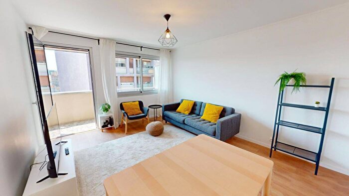 Appartement à louer - Charras, Clermont-Ferrand - 5 pièces - 4 chambres