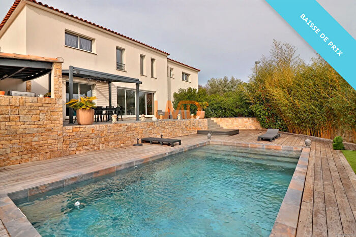 Maison à vendre - Marseille e  - 8 pièces - 4 chambres