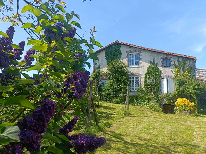 La Pommeraie-sur-Sèvre : Maison 7 pièces à vendre
