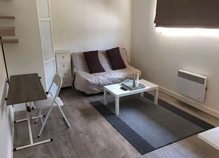 Centre Ville, Niort : Appartement 1 pièce à louer