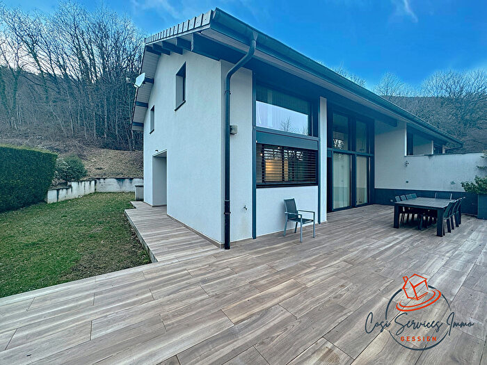Maison 6 pièces à Échenevex, à louer