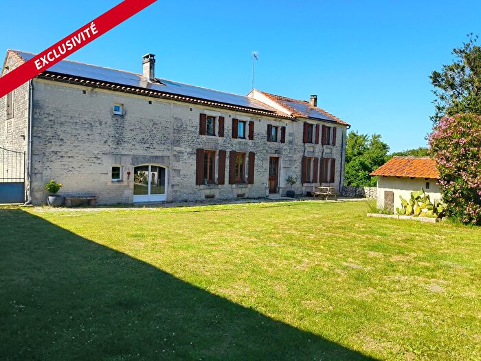 Maison 8 pièces à vendre - Saint-Fort-sur-le-Né