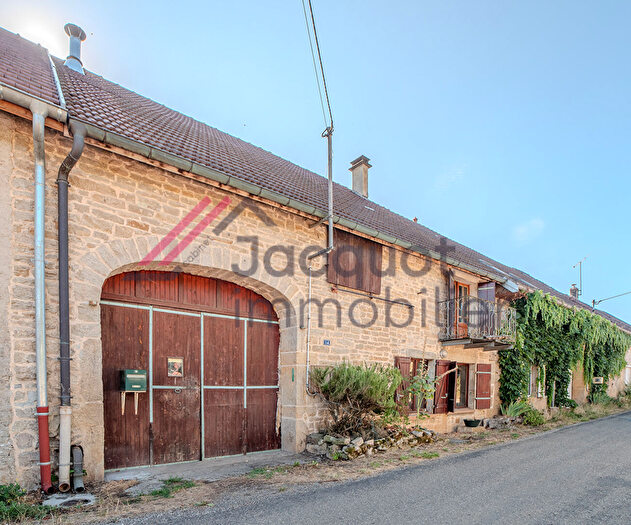 Saint-Laurent-la-Roche : Maison 4 pièces à vendre