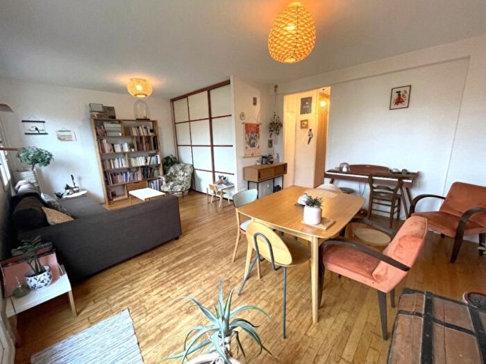 Quartiers Centre, Saint-Hélier, Gare : Appartement 3 pièces à vendre