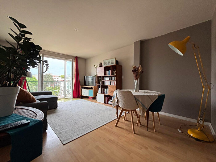 Rueil-Malmaison, Plateau : Appartement 4 pièces à vendre