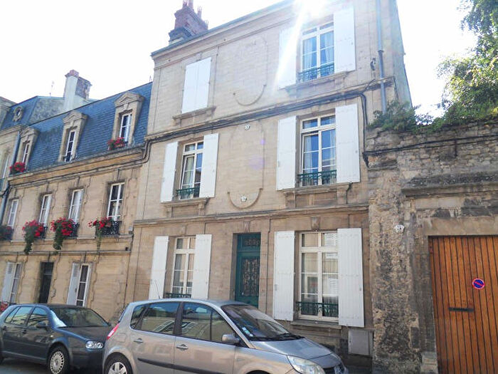 Maison à louer - Bayeux, Centre-ville, Saint-Jean - 6 pièces - 4 chambres